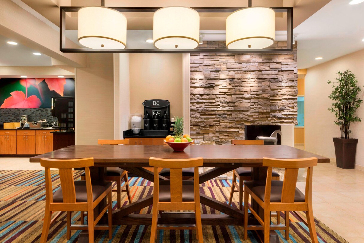 Grand Forks Hotels – AmeriVu Inn and Suites – AmeriVu Inn and Suites